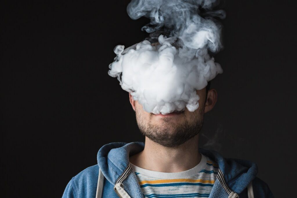 The Effects of Vaping on Your Eyes Both Short-Term and Long-Term